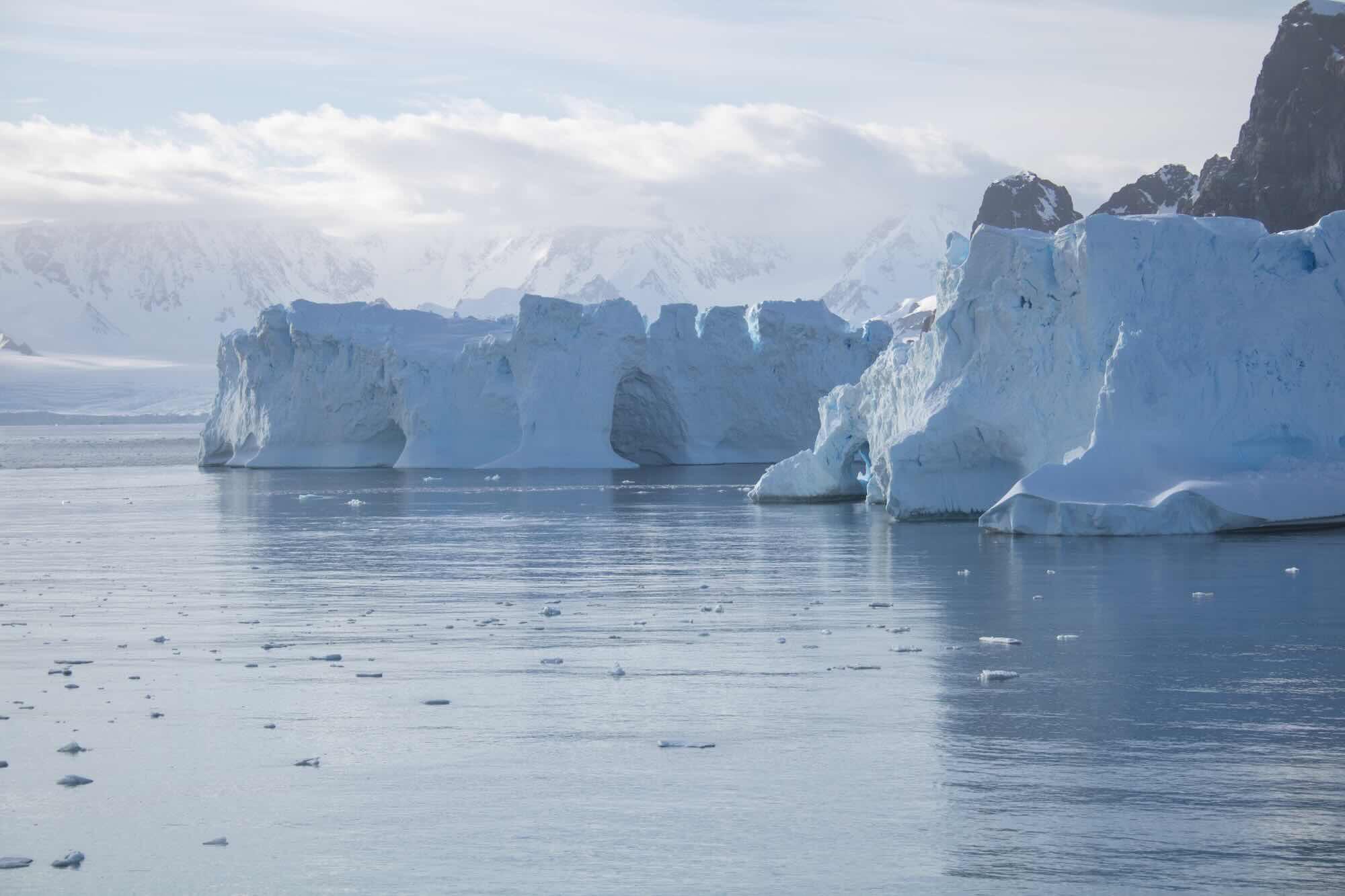 Melting Ice in Antarctica Causes Concern – Record Heat in 2025 - Deep ...